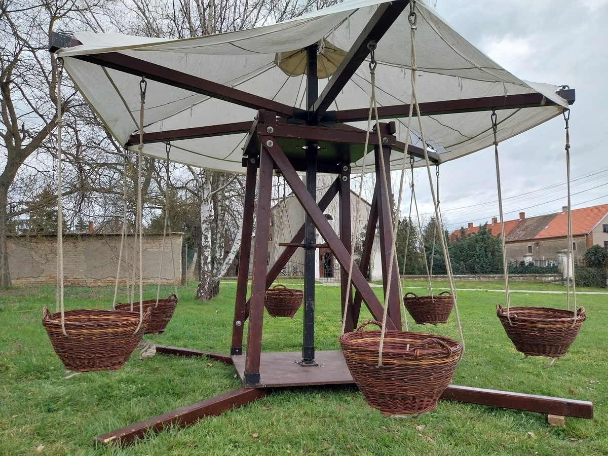 BÉRELHETŐ JÁTÉKOK - Kosaras körhinta - MAXIGAMES - DABASTON ...